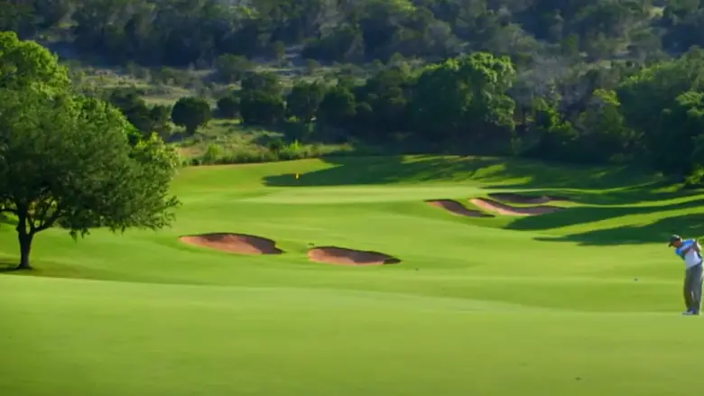 Which City Has an Airport With a Golf Course Between Runways? - GolfProfy